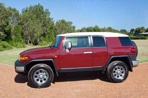 2011 Toyota FJ Cruiser Review - AnyAuto