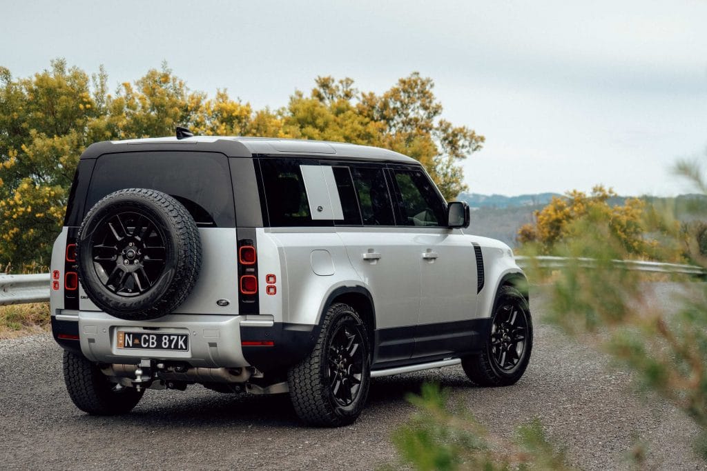Land Rover Defender 110 P400 S 2021 Radio Review - AnyAuto