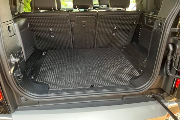 Land Rover Defender D300 SE 2022 Review