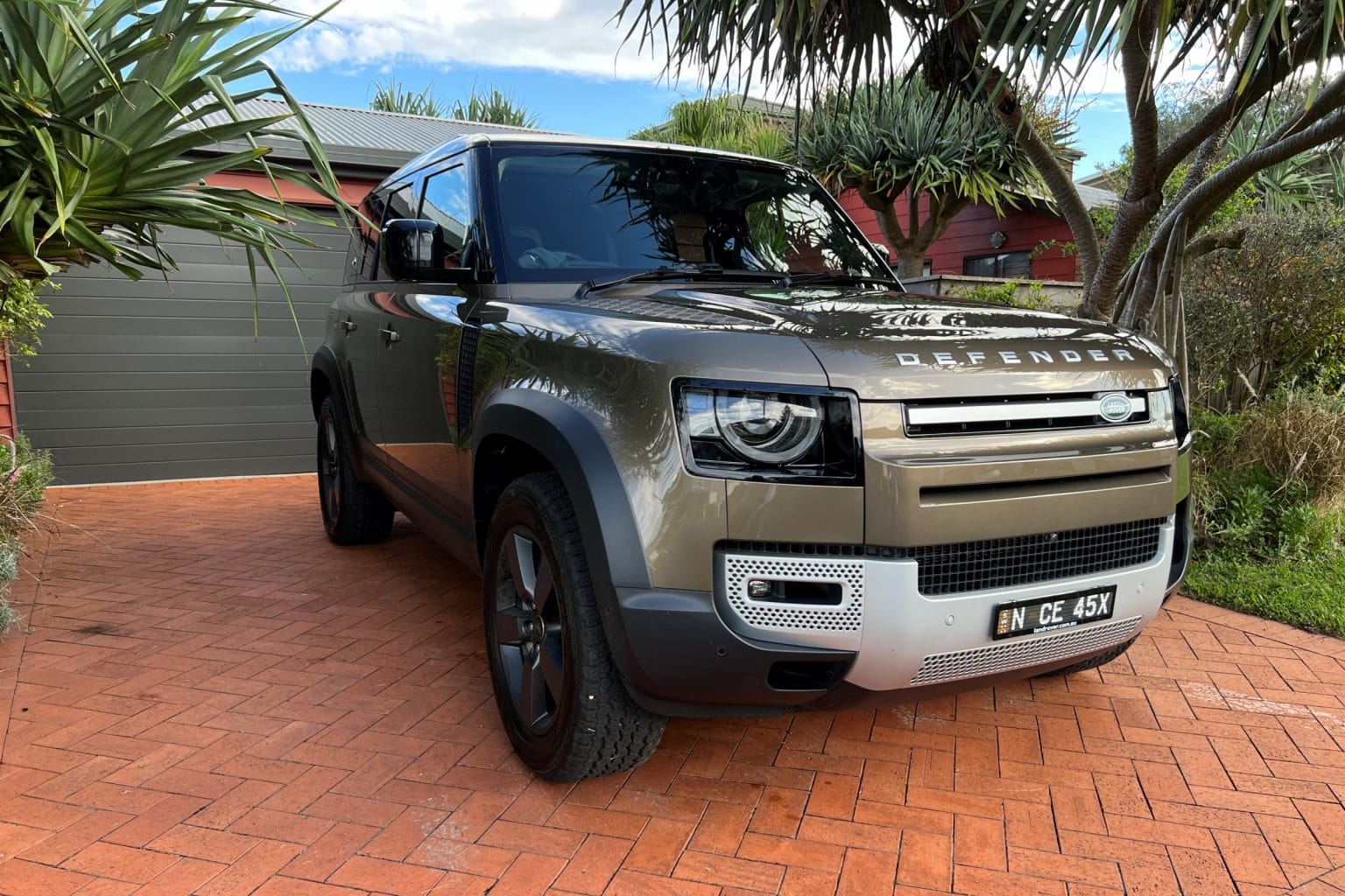 Land Rover Defender D300 SE 2022 Review