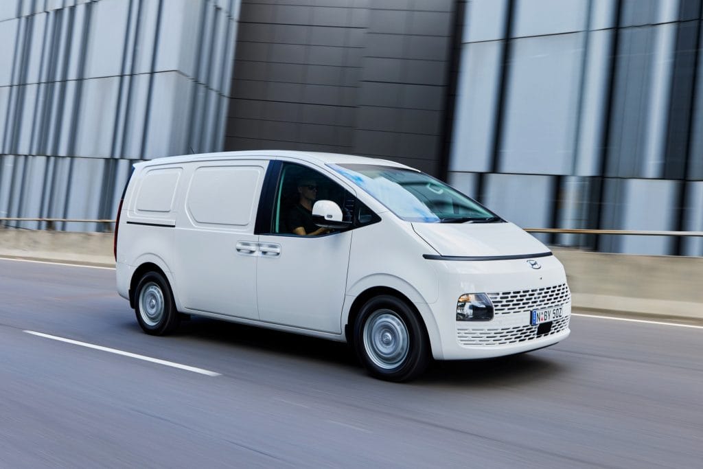 Staria Load 2022 moving house Review - AnyAuto