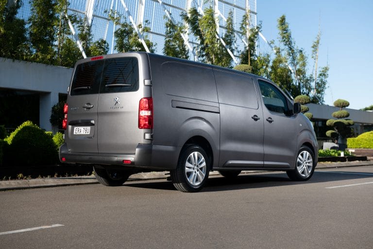 Peugeot Expert Premium long wheel base Van 2022 review - AnyAuto