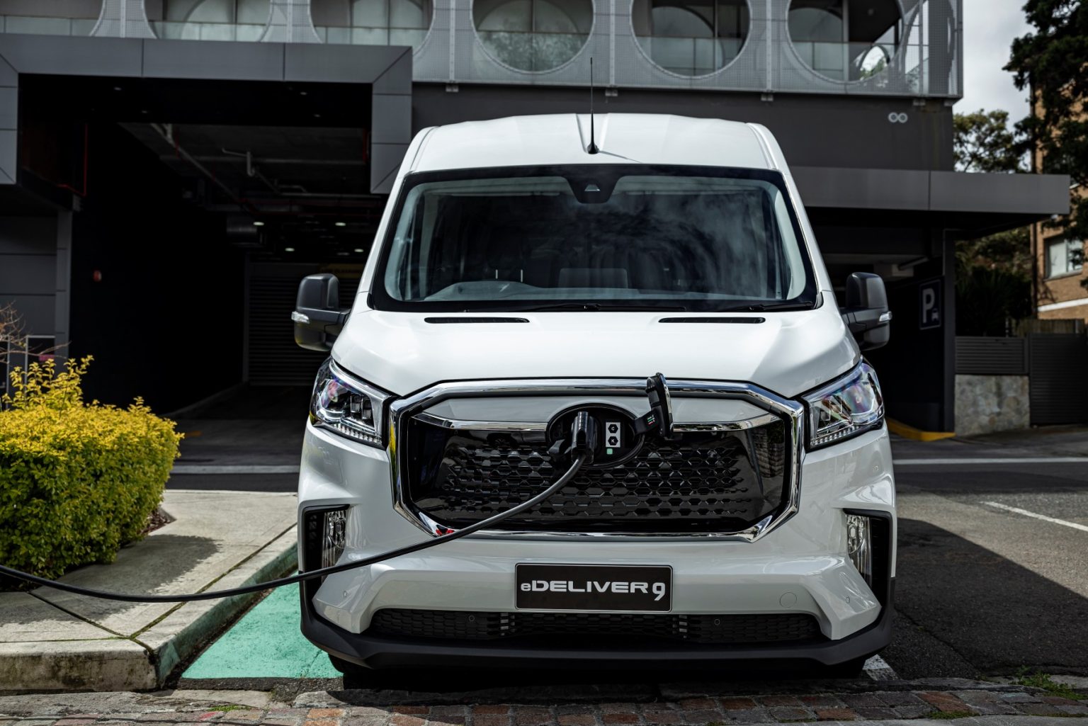 LDV eDeliver 9 electrifies the delivery market - AnyAuto
