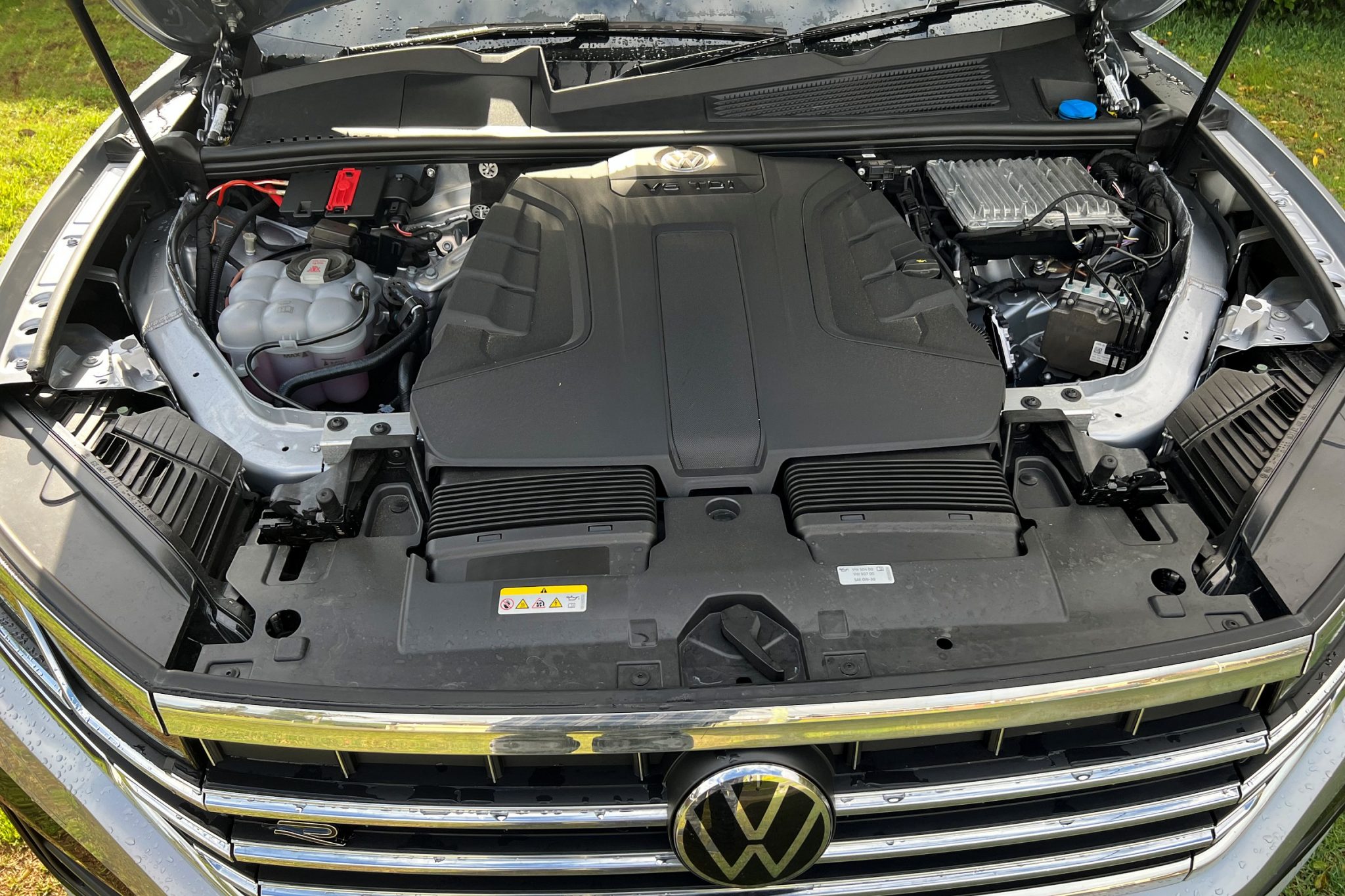 VW Touareg 3.0L V6 210 R Line 2022 Review - AnyAuto