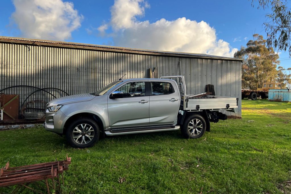 Isuzu D-Max LS-U Trayback Dual Cab 4WD Ute 2023 Review - AnyAuto