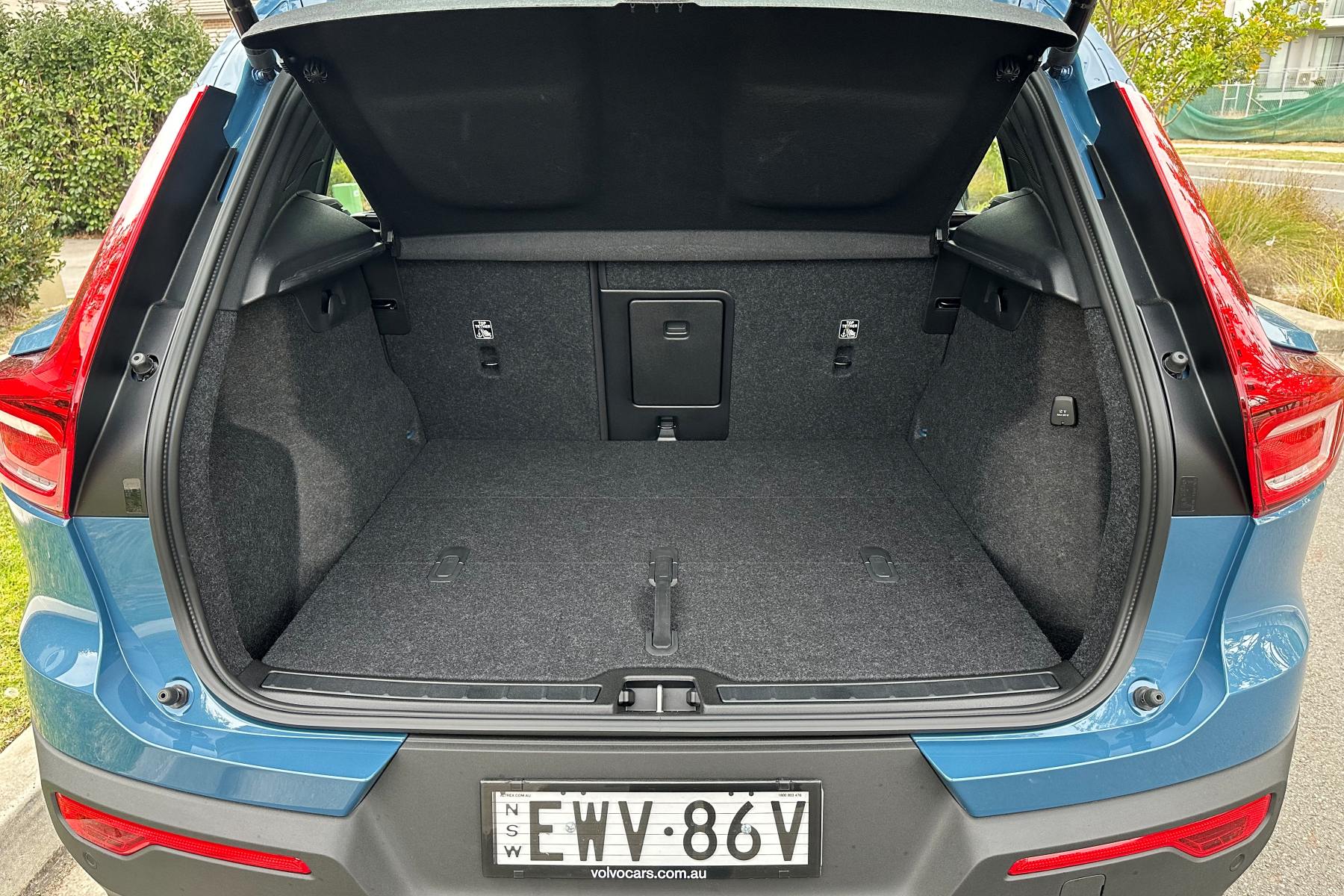 Volvo XC40 Ultimate B5 Dark AWD SUV 2023 Review - AnyAuto