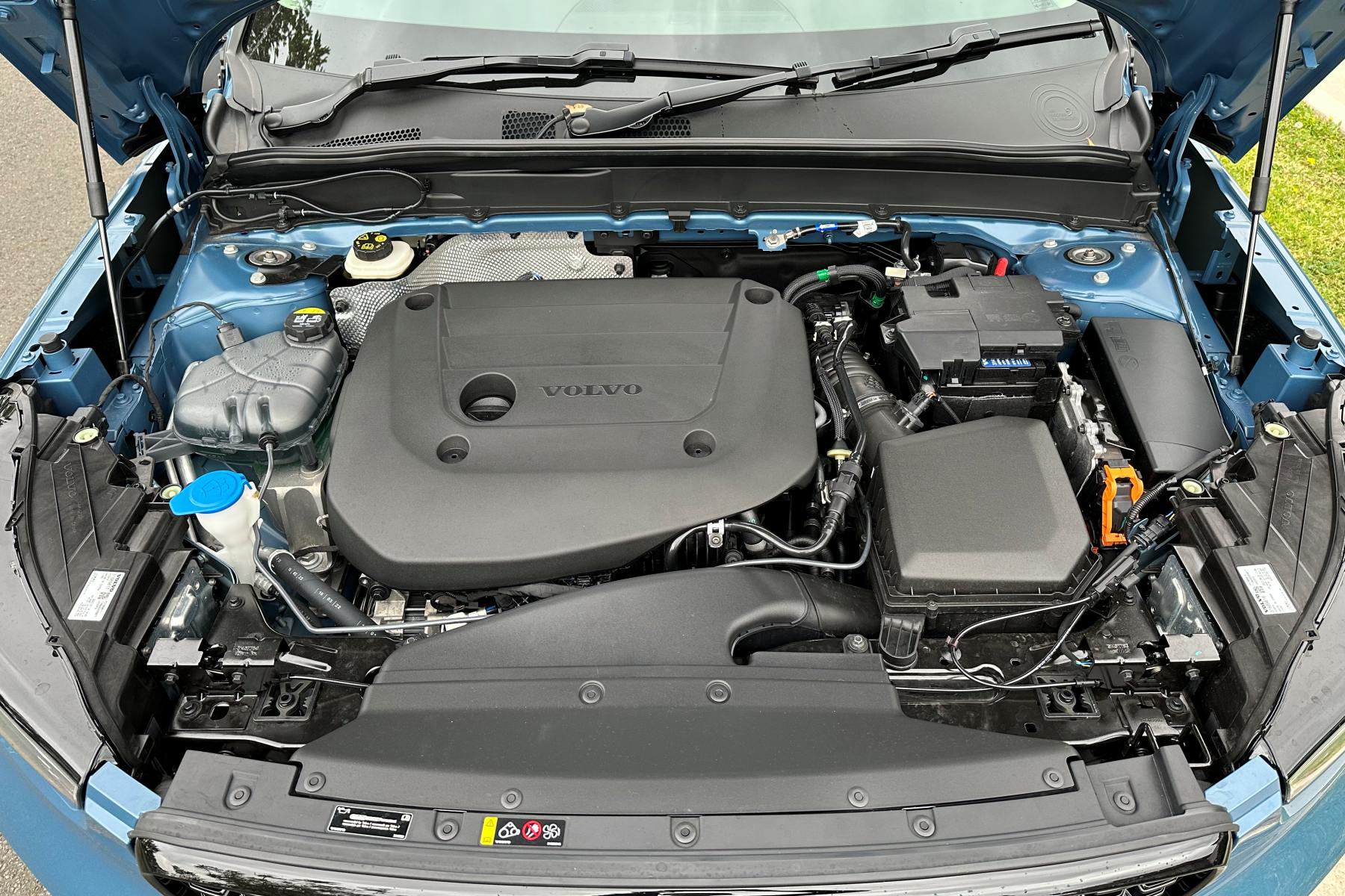 Volvo XC40 Ultimate B5 Dark AWD SUV 2023 Review - AnyAuto