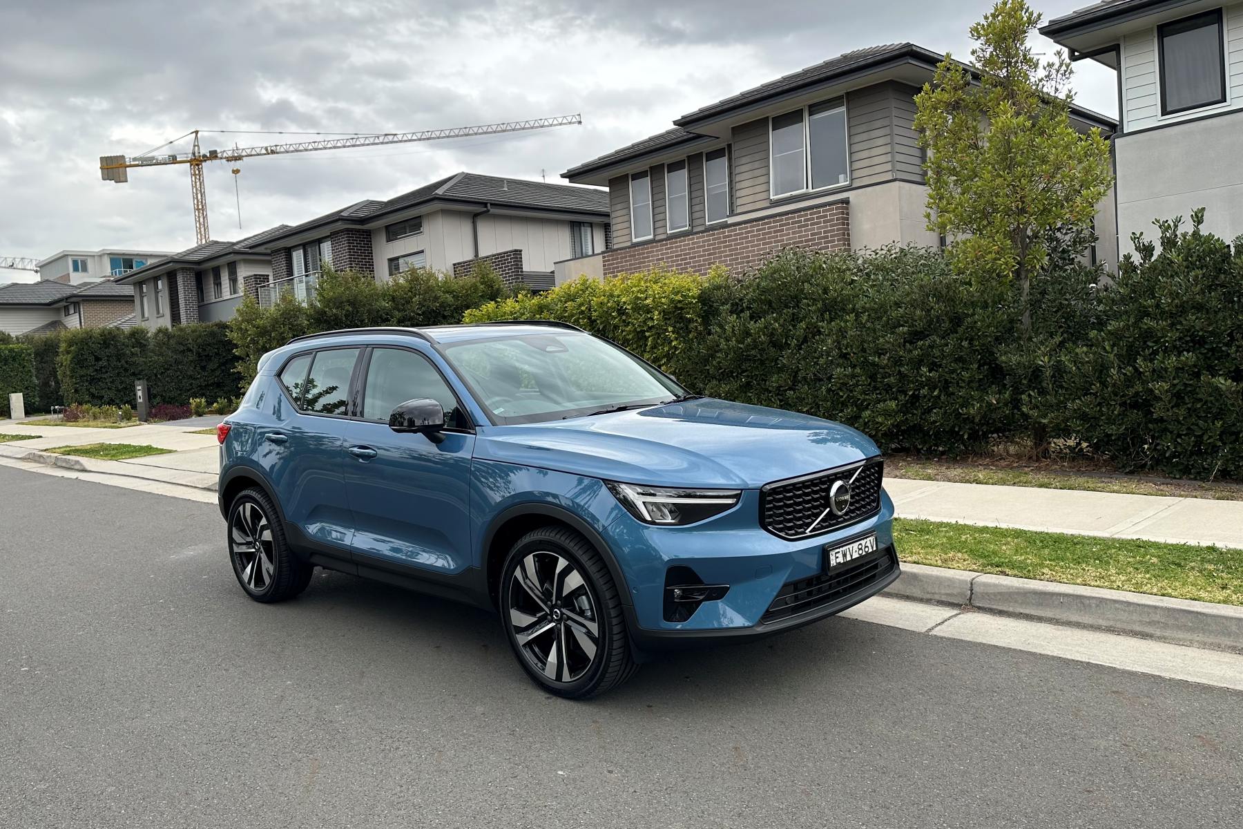 Volvo XC40 Ultimate B5 Dark AWD SUV 2023 Review - AnyAuto