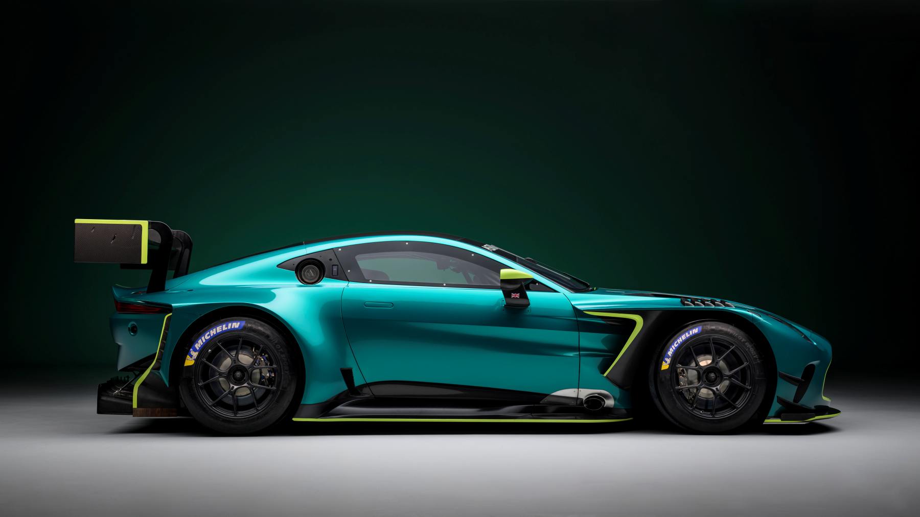 Aston Martin Vantage GT3 Spearheads New Era in GT Racing - AnyAuto