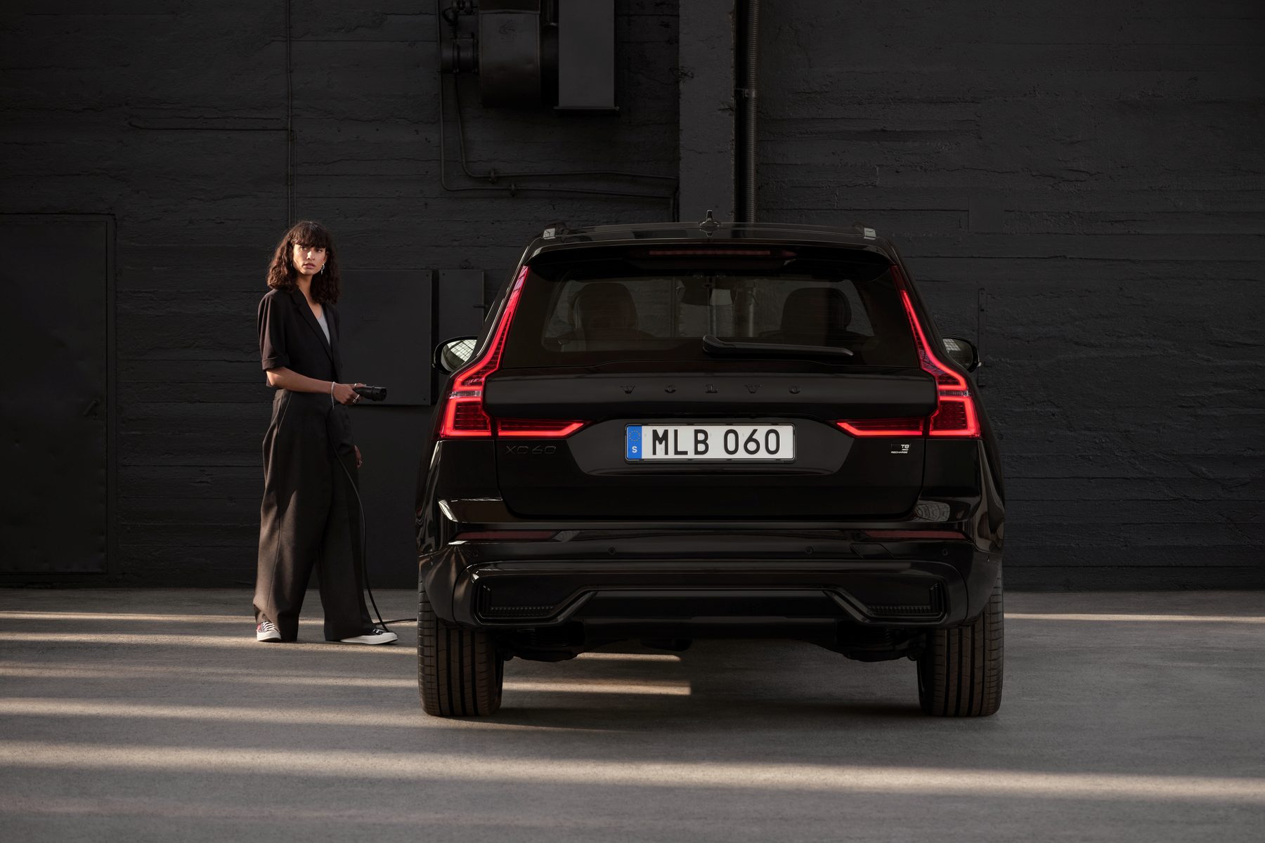 Volvo XC60 and S60 Black Edition variants - AnyAuto